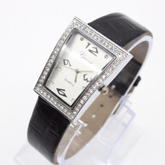 Geneva | Accessories | Vintage Geneva Watch Womens Silver Tone ...